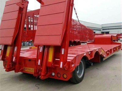 10-Axle Low-Flatbed Semi-Trailer Transporting Heavy Machinery Can Be Retrofitted with Container Turn Locks.