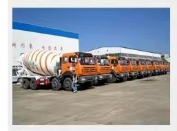 10-Axle Low-Flatbed Semi-Trailer Transporting Heavy Machinery Can Be Retrofitted with Container Turn Locks.