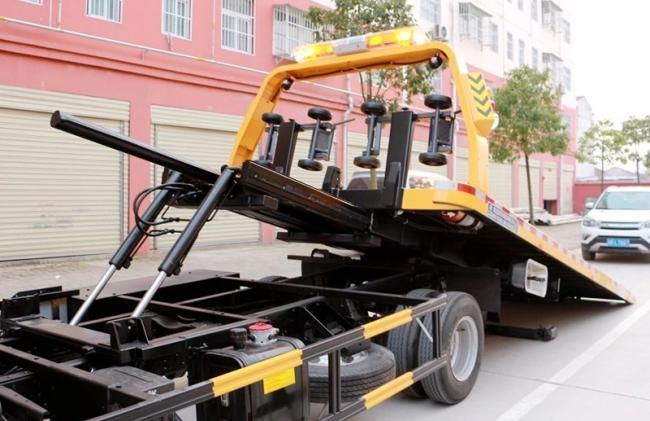 8X4 Heavy Duty Tow Truck 50 Ton Rotator Tow Truck 50t Tow Truck Wrecker in Kenya