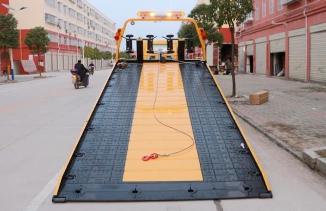 Heavy Duty Flatbed Sliding Rotator Tow Truck Towing Wrecker Mounted 30ton Crane Platform Wrecker Truck 6X4