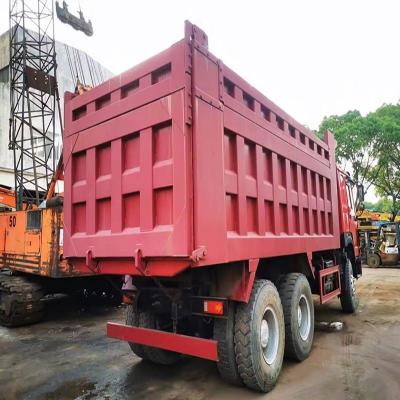 Cina Sinotruck HOWO Pneumatici 315 80 22,5 60 tonnellate HP 380 Euro2 375HP 4X4 8X4 Camionetto di scarico a gomma usato in vendita