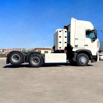 Cina 6X4 Sinotruk HOWO T7 380HP LNG CNG Power Tractor Head Truck per il trasporto di merci in vendita