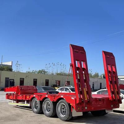 China Low-Bed Truck Trailer Lowboy Flatbed Truck Iron Tread 1820mm Heavy Duty 3 Axles 100t Te koop