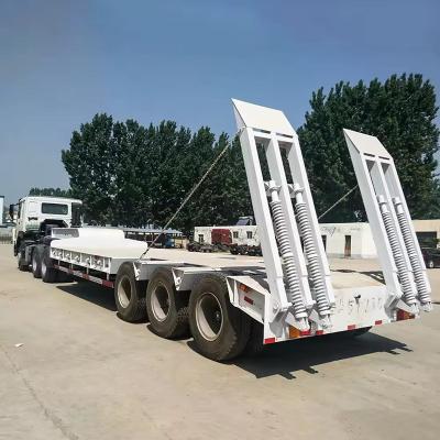 China Zware 50 ton maximale lading 3 assen laagbed semi-truck aanhangwagen stalen standaard 28 ton Te koop