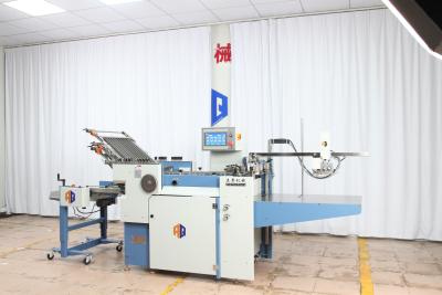 Cina la piegatrice di carta commerciale di larghezza di 530mm con lo SpA ha controllato 220m/min in vendita