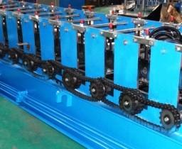 Cina rotolo della grondaia 235Mpa che forma macchina per piegamento di Seamless Gutter Roll della guardia del Purlin il precedente in vendita