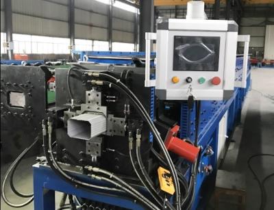Cina rotolo della grondaia 235Mpa che forma macchina per piegamento di Seamless Gutter Roll della guardia del Purlin il precedente in vendita