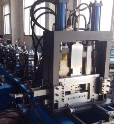 Cina rotolo della grondaia 235Mpa che forma macchina per piegamento di Seamless Gutter Roll della guardia del Purlin il precedente in vendita