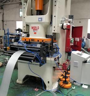 Cina Rotolo solare resistente di Manica del puntone del supporto fotovoltaico di sostegno che forma la linea della macchina in vendita