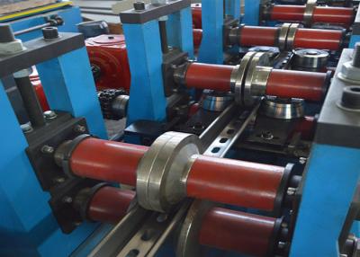 Cina Rotolo solare d'acciaio idraulico della struttura che forma macchina Uncoiler per il sistema 20kw di Trellising in vendita