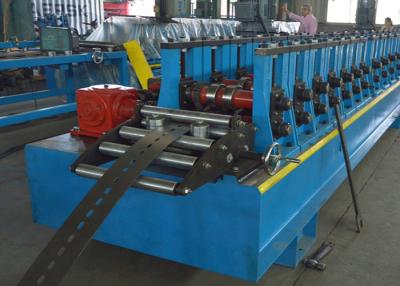 Cina Rotolo solare d'acciaio idraulico della struttura che forma macchina Uncoiler per il sistema 20kw di Trellising in vendita