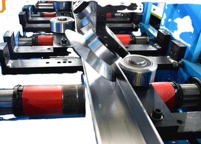 Cina Perno versatile dell'acciaio del metallo del muro a secco di profilo e rotolo della pista che forma la pianta delle macchine in vendita