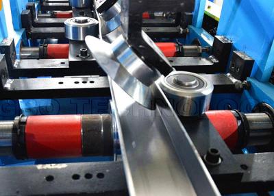 Cina Rotolo d'acciaio galvanizzato del perno del muro a secco C che forma macchina con la perforazione del 7.5kw in vendita