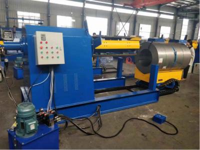 Cina 1.5-45 tonnellate di acciaio arrotolano la macchina idraulica automatica di Decoiler Uncoiler con l'automobile di bobina in vendita
