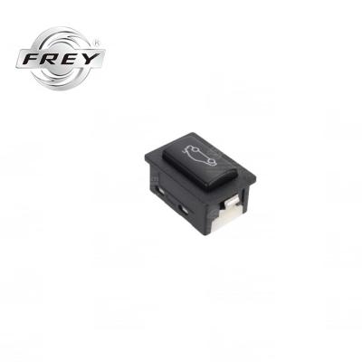 Cina Pulsante 61319200316 per sblocco del bagagliaio dell'auto per BMW F10 F11 F20 F30 F35 F18 E84 in vendita