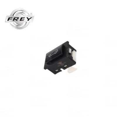 Cina Pulsante 61319200316 per sblocco del bagagliaio dell'auto per BMW F10 F11 F20 F30 F35 F18 E84 in vendita