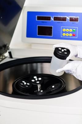 Cina Centrifughe di raffreddamento ad alta velocità da 22000 giri al minuto con capacità di 4*1000 ml in vendita