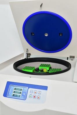 Cina Labtech Macchina di centrifugazione frigorifera ad alta velocità di grande capacità 21000 giri al minuto in vendita