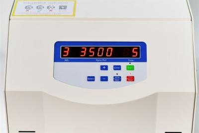 Cina Centrifughe a bassa velocità da tavolo da 4x400 ml con motore a frequenza in vendita