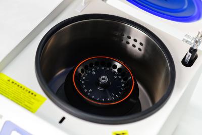 China Benchtop 400 ml High Speed Centrifuge voor 48/24/12 Buizen Max 21000 RPM Te koop
