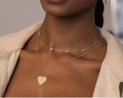 Cina Collana di fidanzamento con ciondolo a forma di cuore 3d con catena in acciaio inossidabile placcato oro in vendita
