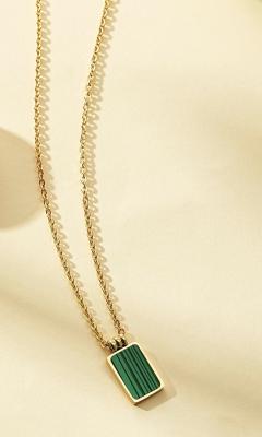 Cina Collana con ciondolo in pietra verde quadrata con collane moda vintage in acciaio inossidabile 18k in vendita