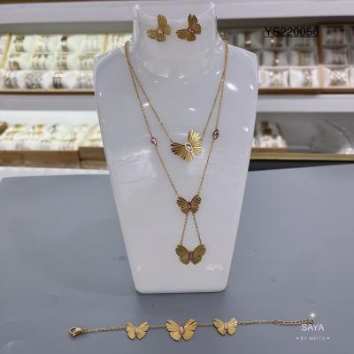 Chine Collier en acier inoxydable or 14k mariage avec pendentif papillon à vendre