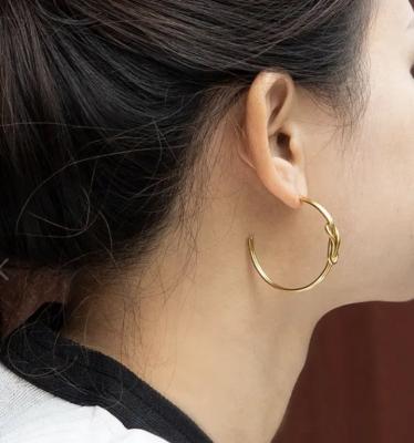 Cina Oem Gold Hoop Earrings For Women Girls Gold Plated Knot Statement Lightweight Thick Trendy Small Open in vendita