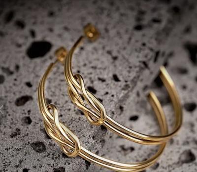 Cina Oem Gold Hoop Earrings For Women Girls Gold Plated Knot Statement Lightweight Thick Trendy Small Open in vendita