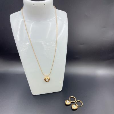 Cina Gold Color Stainless Steel  Earring ,Necklace , Bracelet Sets with shell For Lady ,heart designs in vendita