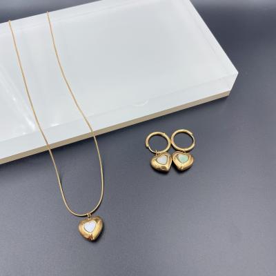 Китай Gold Color Stainless Steel  Earring ,Necklace , Bracelet Sets with shell For Lady ,heart designs продается