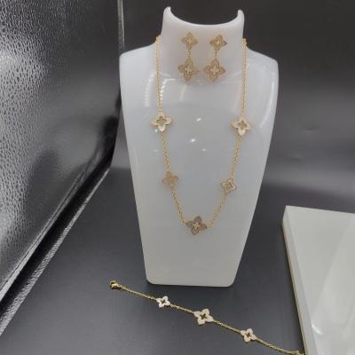 Cina Newest Gold Color Stainless Steel  Earring ,Necklace , Bracelet Sets With Shell  For Lady in vendita
