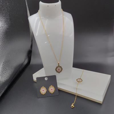Cina Newest Gold Color Stainless Steel  Earring ,Necklace , Bracelet Sets With Green Shell For Lady in vendita