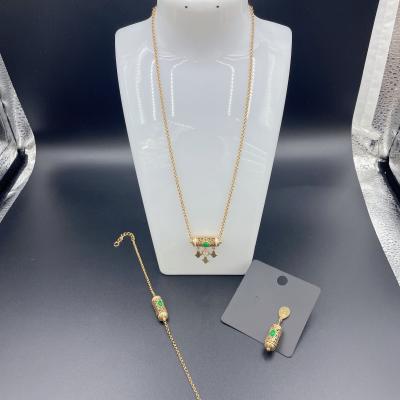 Cina 2024 New Waterproof Trendy Stainless Steel Jewelry Sets , 18K Gold ,Luxury Gift, Wholesale in vendita