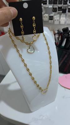 Cina Collana con ciondolo a cuore alla moda da donna per ragazze Europa USA Girocollo con ciondolo a forma di cuore di conchiglia in vendita