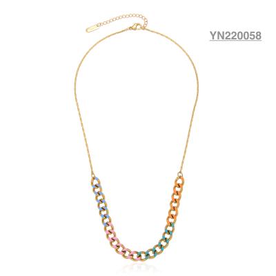 Chine Collier en acier inoxydable doré de couple de chaîne épaisse époxy coloré de marque enfantine à vendre