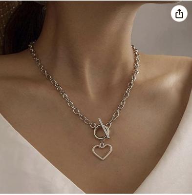 Cina Collane romantiche in acciaio inossidabile con ciondolo a forma di cuore d'epoca in vendita