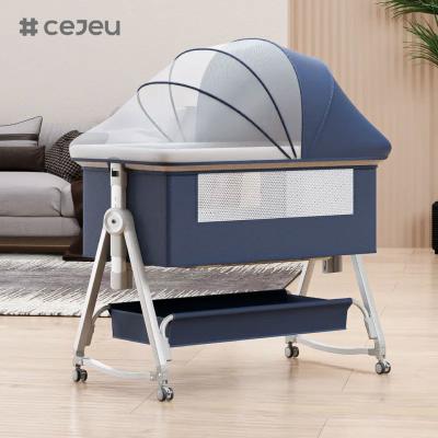 Cina Detachable baby bassinet bedside crib with mosquito net and mattress, Crib Adjustable height, newborn baby must have bed in vendita