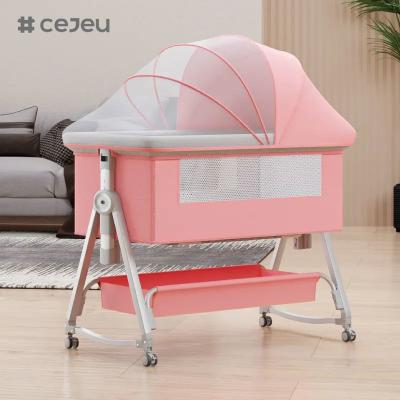 Cina Detachable baby bassinet bedside crib with mosquito net and mattress, Crib Adjustable height, newborn baby must have bed in vendita