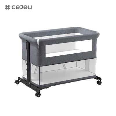 Cina Baby Bed 3 in 1, Foldable Baby Crib with Mosquito Net, Mattress Included, Height Adjustable Carrycot for Newborn Babies in vendita