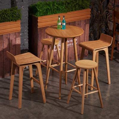 Cina Tabella dei bistrot di altezza di Antivari e 2 sedie dell'interno con il legno del foro dell'ombrello postmoderno in vendita