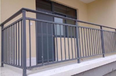 Cina Barricata di scala in acciaio inossidabile di design moderno per il montaggio a parete nel balcone dell' appartamento in vendita