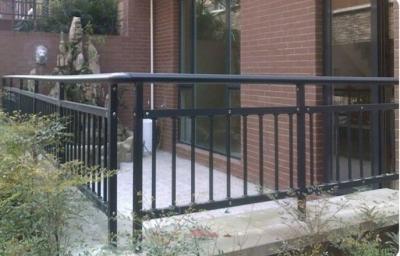 Cina Barricata di balcone in alluminio montata a muro per ponte di manubri di design moderno in vendita