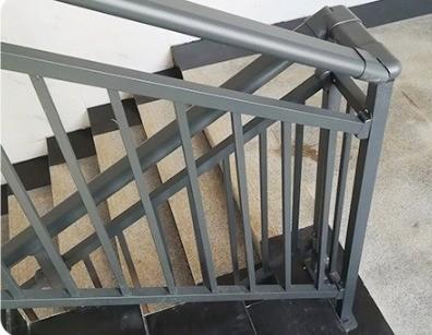 Cina Appartamento di design moderno Balcone Acciaio inossidabile 304 316 Nero Barricata di scala in vetro in vendita
