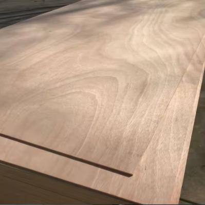 Cina E1 Formaldeide 18mm pannelli impermeabili per interni legno duro commerciale Okoume foglio marino 4x8 in vendita