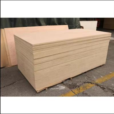 Cina E1 Formaldeide 18mm pannelli impermeabili per interni legno duro commerciale Okoume foglio marino 4x8 in vendita