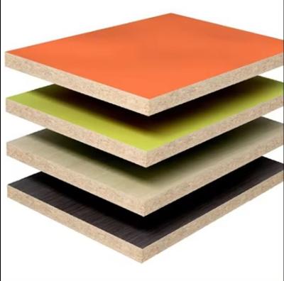 China 1220x2440mm Placas de madeira contraplacada de melamina não metálica branca laminada para mobiliário de apartamento à venda
