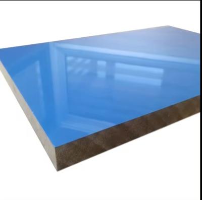 China 1220x2440mm Placas de madeira contraplacada de melamina não metálica branca laminada para mobiliário de apartamento à venda