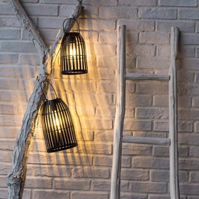 China Newish 2022 factory price outdoor rechargeable led solar powered landscape lighting metal lantern for sale