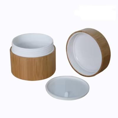 Cina Empty Cosmetic Bottles Cream Jars with Silvery Spatula 50g Capacity Apple Shaped in vendita